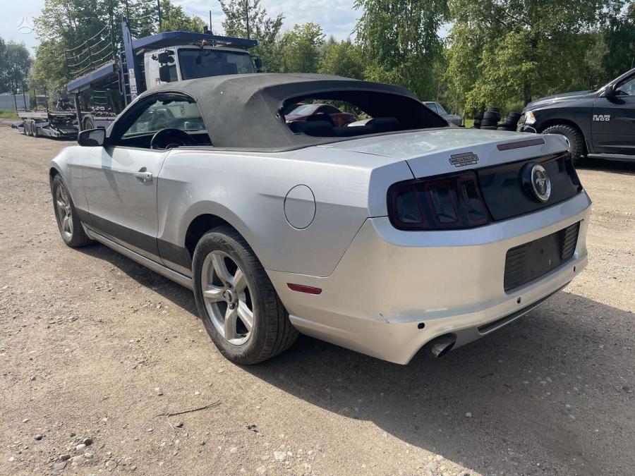 Grey Ford Mustang 2013 in Utena, with an engine capacity of 3.73 L and mileage of 159 thousand km for 4900 €, photo 5 on AUTOMOTO.COM.LV