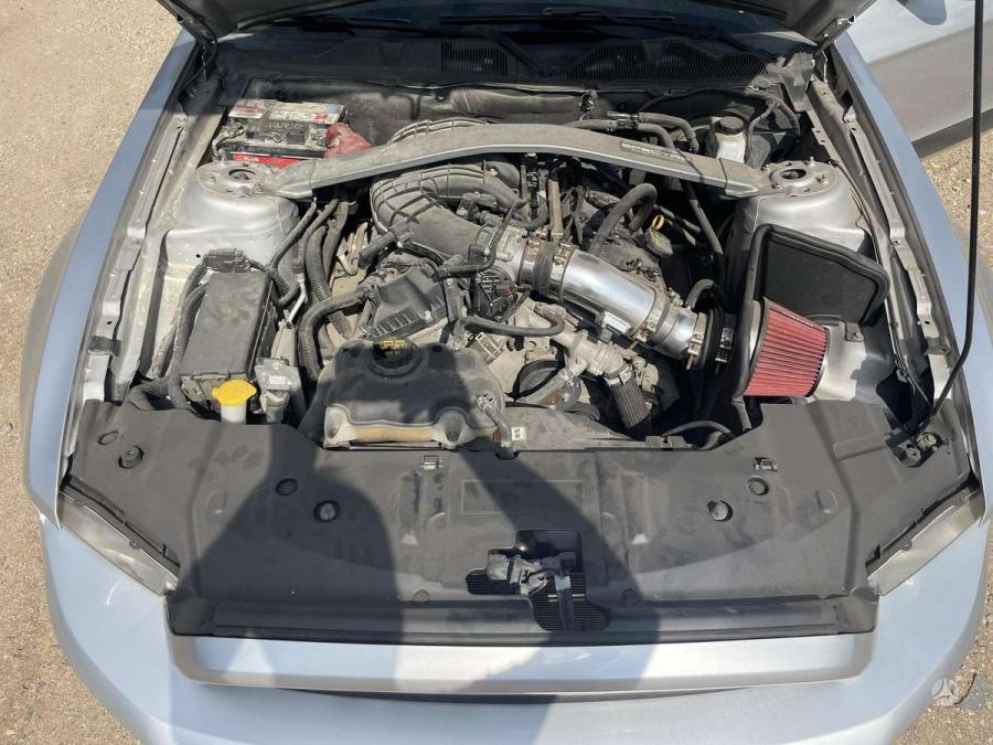 Grey Ford Mustang 2013 in Utena, with an engine capacity of 3.73 L and mileage of 159 thousand km for 4900 €, photo 6 on AUTOMOTO.COM.LV