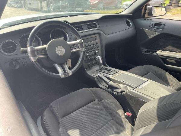 Grey Ford Mustang 2013 in Utena, with an engine capacity of 3.73 L and mileage of 159 thousand km for 4900 €, photo 6 on AUTOMOTO.COM.LV