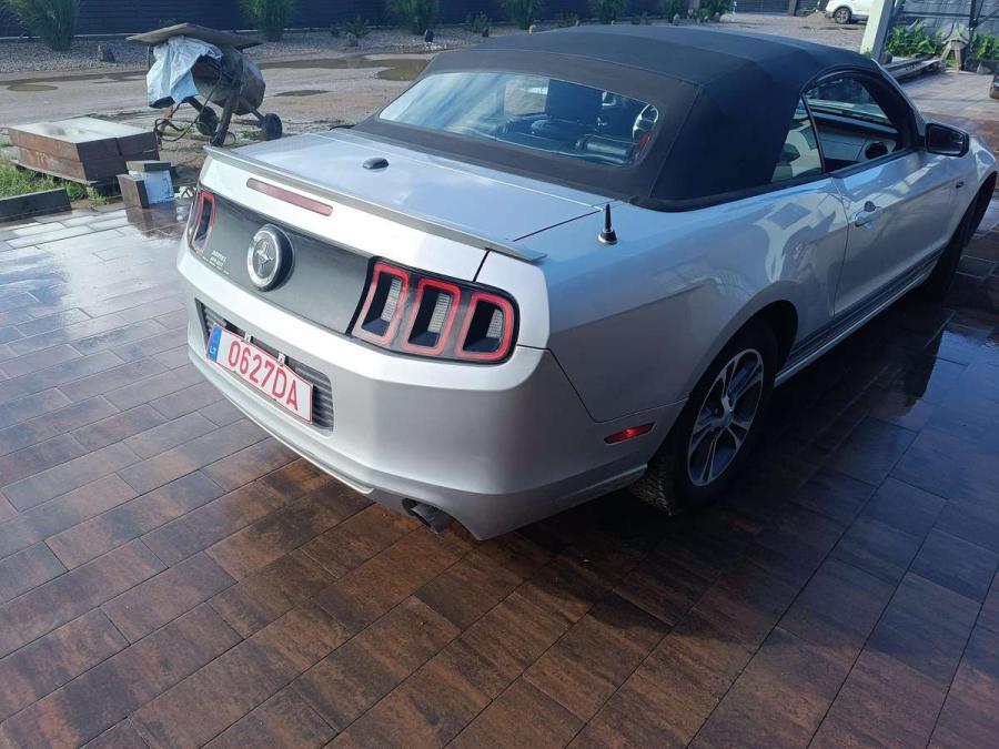Pelēks Ford Mustang 2014 Tauragė, ar dzinēja tilpumu 3.73 L un nobraukumu 205 tūkst. km par 8700 €, foto 5 vietnē AUTOMOTO.COM.LV