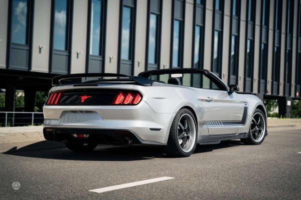 Pelēks Ford Mustang 2016 Viļņa, ar dzinēja tilpumu 3.70 L un nobraukumu 75 tūkst. km par 22500 €, foto 4 vietnē AUTOMOTO.COM.LV