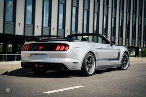 Pelēks Ford Mustang 2016 Viļņa, ar dzinēja tilpumu 3.70 L un nobraukumu 75 tūkst. km par 22500 €, foto 5 vietnē AUTOMOTO.COM.LV