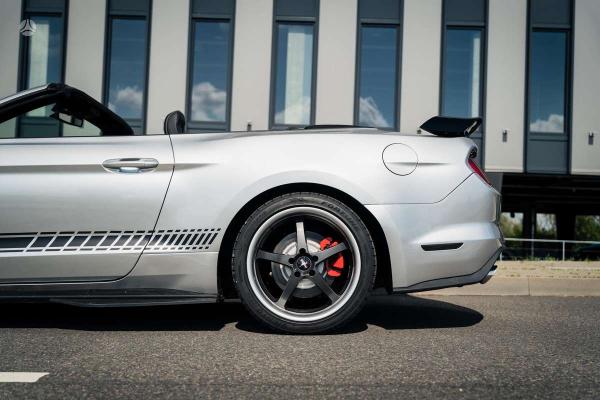 Pelēks Ford Mustang 2016 Viļņa, ar dzinēja tilpumu 3.70 L un nobraukumu 75 tūkst. km par 22500 €, foto 9 vietnē AUTOMOTO.COM.LV