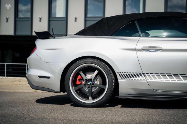 Pelēks Ford Mustang 2016 Viļņa, ar dzinēja tilpumu 3.70 L un nobraukumu 75 tūkst. km par 22500 €, foto 10 vietnē AUTOMOTO.COM.LV
