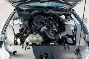 Pelēks Ford Mustang 2016 Viļņa, ar dzinēja tilpumu 3.70 L un nobraukumu 75 tūkst. km par 22500 €, foto 14 vietnē AUTOMOTO.COM.LV