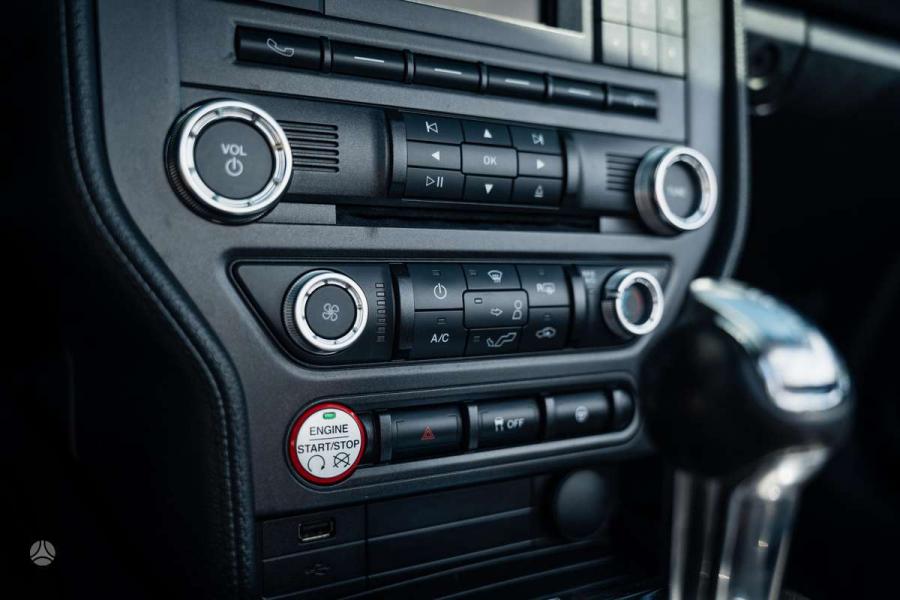 Pelēks Ford Mustang 2016 Viļņa, ar dzinēja tilpumu 3.70 L un nobraukumu 75 tūkst. km par 22500 €, foto 20 vietnē AUTOMOTO.COM.LV