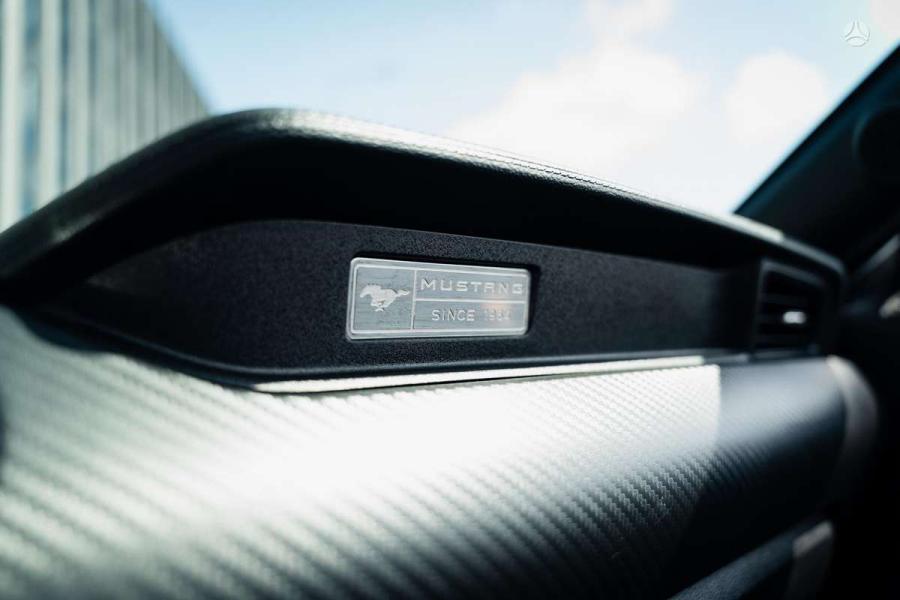 Pelēks Ford Mustang 2016 Viļņa, ar dzinēja tilpumu 3.70 L un nobraukumu 75 tūkst. km par 22500 €, foto 24 vietnē AUTOMOTO.COM.LV