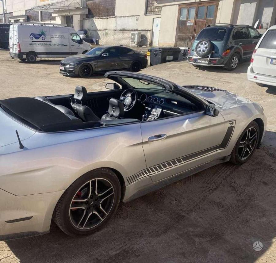 Pelēks Ford Mustang 2016 Viļņa, ar dzinēja tilpumu 3.70 L un nobraukumu 75 tūkst. km par 22500 €, foto 26 vietnē AUTOMOTO.COM.LV