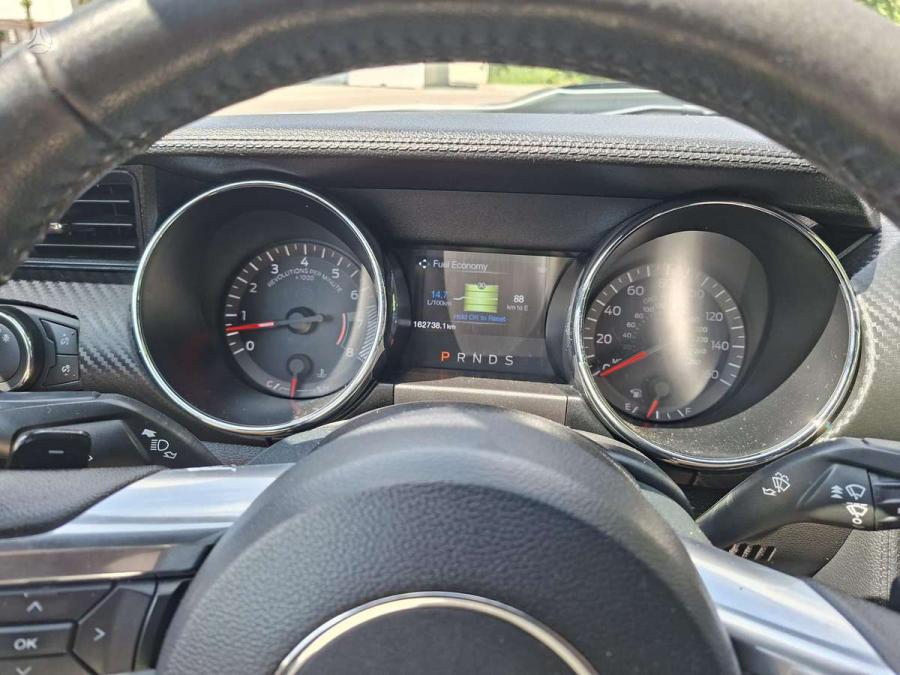 Pelēks Ford Mustang 2016 Viļņa, ar dzinēja tilpumu 3.73 L un nobraukumu 163 tūkst. km par 14450 €, foto 19 vietnē AUTOMOTO.COM.LV