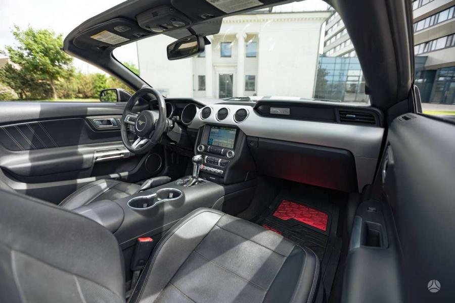 Grey Ford Mustang 2016 in Klaipeda, with an engine capacity of 5.00 L and mileage of 97 thousand km for 23999 €, photo 9 on AUTOMOTO.COM.LV