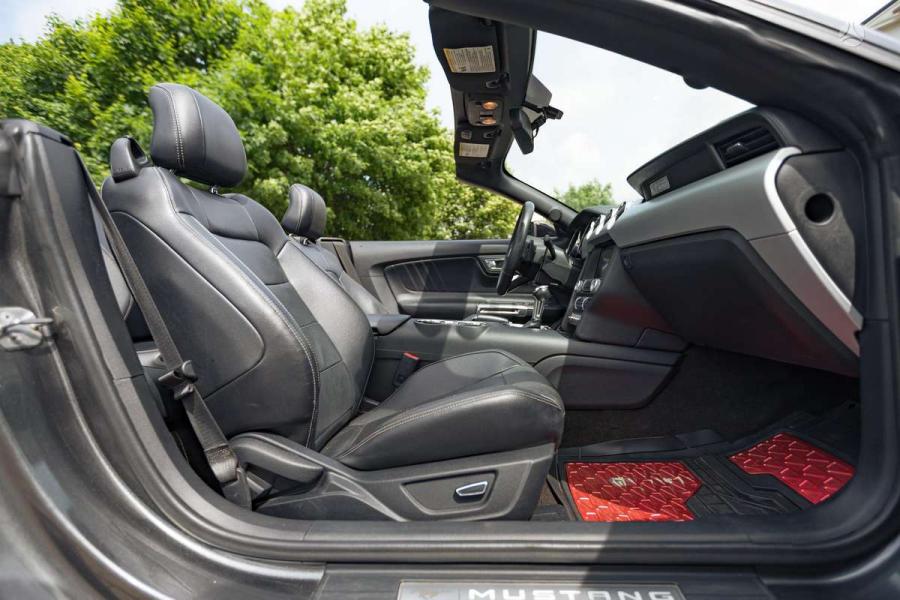 Grey Ford Mustang 2016 in Klaipeda, with an engine capacity of 5.00 L and mileage of 97 thousand km for 23999 €, photo 11 on AUTOMOTO.COM.LV