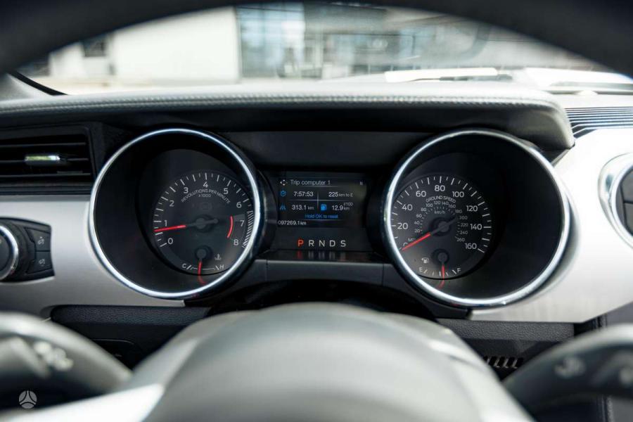 Grey Ford Mustang 2016 in Klaipeda, with an engine capacity of 5.00 L and mileage of 97 thousand km for 23999 €, photo 13 on AUTOMOTO.COM.LV