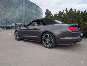 Grey Ford Mustang 2017 in Siauliai, with an engine capacity of 2.30 L and mileage of 212 thousand km for 17500 €, photo 5 on AUTOMOTO.COM.LV