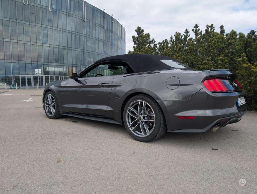 Grey Ford Mustang 2017 in Siauliai, with an engine capacity of 2.30 L and mileage of 212 thousand km for 17500 €, photo 5 on AUTOMOTO.COM.LV