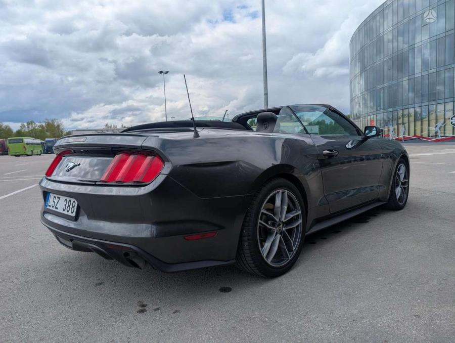 Grey Ford Mustang 2017 in Siauliai, with an engine capacity of 2.30 L and mileage of 212 thousand km for 17500 €, photo 6 on AUTOMOTO.COM.LV