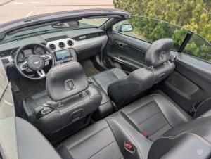 Grey Ford Mustang 2017 in Siauliai, with an engine capacity of 2.30 L and mileage of 212 thousand km for 17500 €, photo 8 on AUTOMOTO.COM.LV
