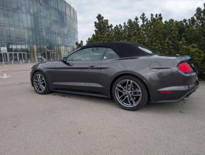 Grey Ford Mustang 2017 in Siauliai, with an engine capacity of 2.30 L and mileage of 212 thousand km for 17500 €, photo 9 on AUTOMOTO.COM.LV