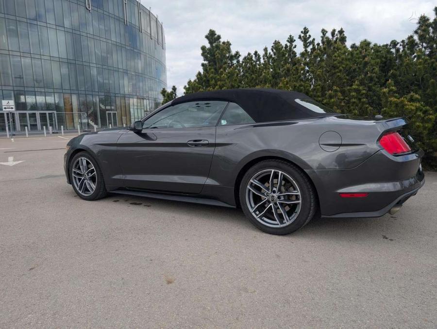 Grey Ford Mustang 2017 in Siauliai, with an engine capacity of 2.30 L and mileage of 212 thousand km for 17500 €, photo 9 on AUTOMOTO.COM.LV