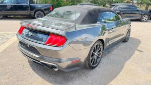 Grey Ford Mustang 2018 in Ukmerge, with an engine capacity of 2.25 L and mileage of 209 thousand km for 7149 €, photo  on AUTOMOTO.COM.LV