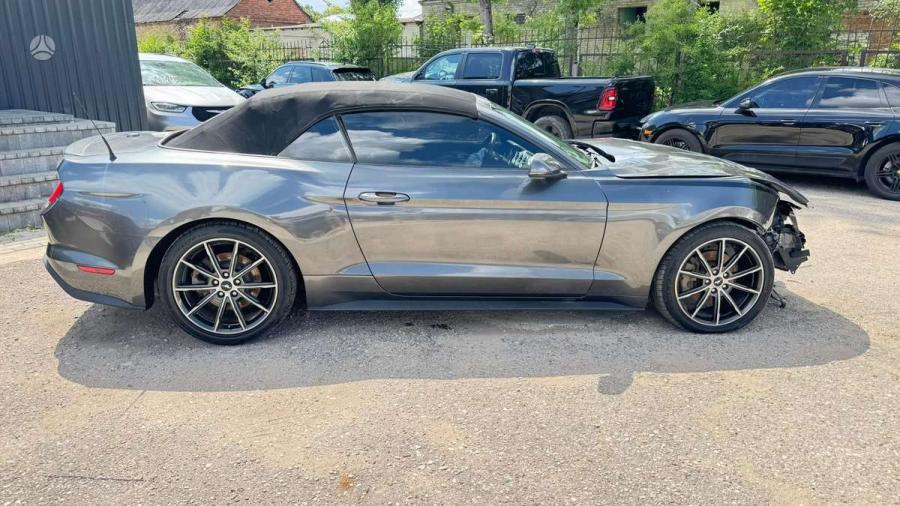 Grey Ford Mustang 2018 in Ukmerge, with an engine capacity of 2.25 L and mileage of 209 thousand km for 7149 €, photo 3 on AUTOMOTO.COM.LV