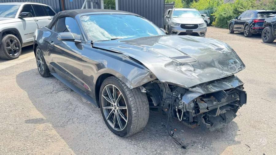 Grey Ford Mustang 2018 in Ukmerge, with an engine capacity of 2.25 L and mileage of 209 thousand km for 7149 €, photo 4 on AUTOMOTO.COM.LV
