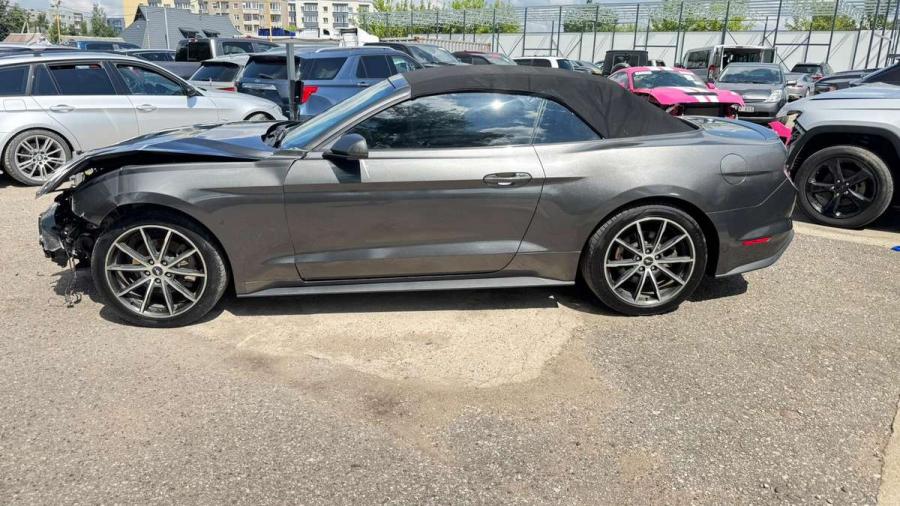 Grey Ford Mustang 2018 in Ukmerge, with an engine capacity of 2.25 L and mileage of 209 thousand km for 7149 €, photo 8 on AUTOMOTO.COM.LV