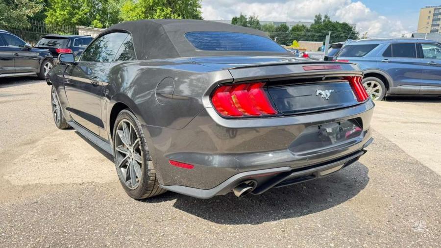 Grey Ford Mustang 2018 in Ukmerge, with an engine capacity of 2.25 L and mileage of 209 thousand km for 7149 €, photo 9 on AUTOMOTO.COM.LV
