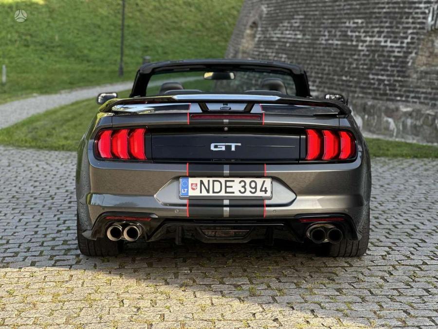 Grey Ford Mustang 2018 in Vilnius, with an engine capacity of 5.04 L and mileage of 86 thousand km for 25000 €, photo 5 on AUTOMOTO.COM.LV
