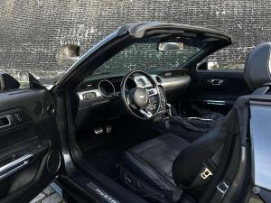 Grey Ford Mustang 2018 in Vilnius, with an engine capacity of 5.04 L and mileage of 86 thousand km for 25000 €, photo 20 on AUTOMOTO.COM.LV