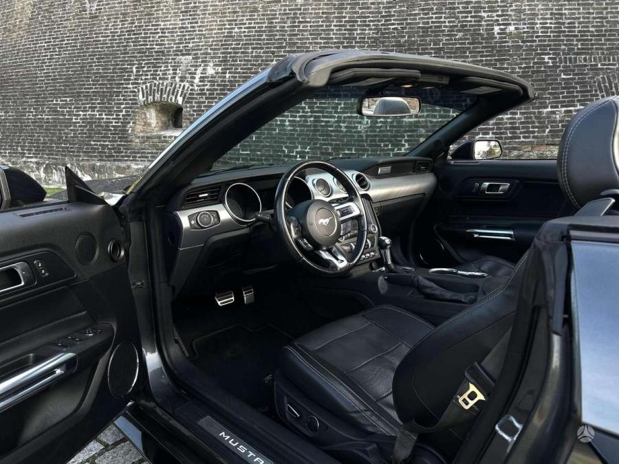 Grey Ford Mustang 2018 in Vilnius, with an engine capacity of 5.04 L and mileage of 86 thousand km for 25000 €, photo 20 on AUTOMOTO.COM.LV