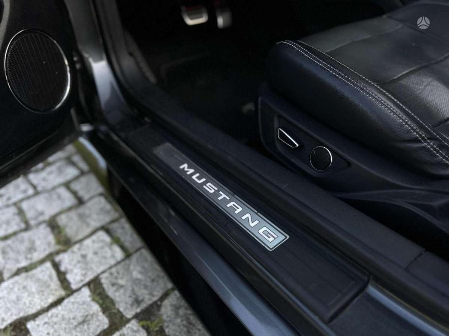 Grey Ford Mustang 2018 in Vilnius, with an engine capacity of 5.04 L and mileage of 86 thousand km for 25000 €, photo 21 on AUTOMOTO.COM.LV