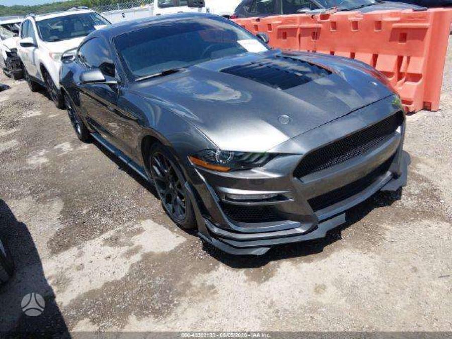 Pelēks Ford Mustang 2019 Klaipėda, ar dzinēja tilpumu 2.25 L un nobraukumu 142 tūkst. km par 7445 €, foto 1 vietnē AUTOMOTO.COM.LV