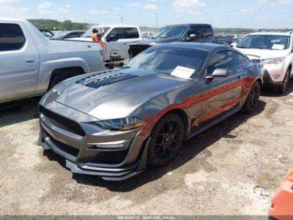 Grey Ford Mustang 2019 in Klaipeda, with an engine capacity of 2.25 L and mileage of 142 thousand km for 7445 €, photo 2 on AUTOMOTO.COM.LV