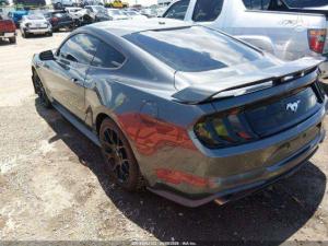Pelēks Ford Mustang 2019 Klaipėda, ar dzinēja tilpumu 2.25 L un nobraukumu 142 tūkst. km par 7445 €, foto 4 vietnē AUTOMOTO.COM.LV