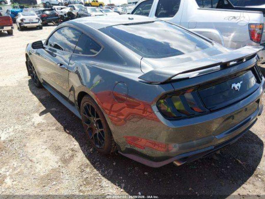 Pelēks Ford Mustang 2019 Klaipėda, ar dzinēja tilpumu 2.25 L un nobraukumu 142 tūkst. km par 7445 €, foto 4 vietnē AUTOMOTO.COM.LV