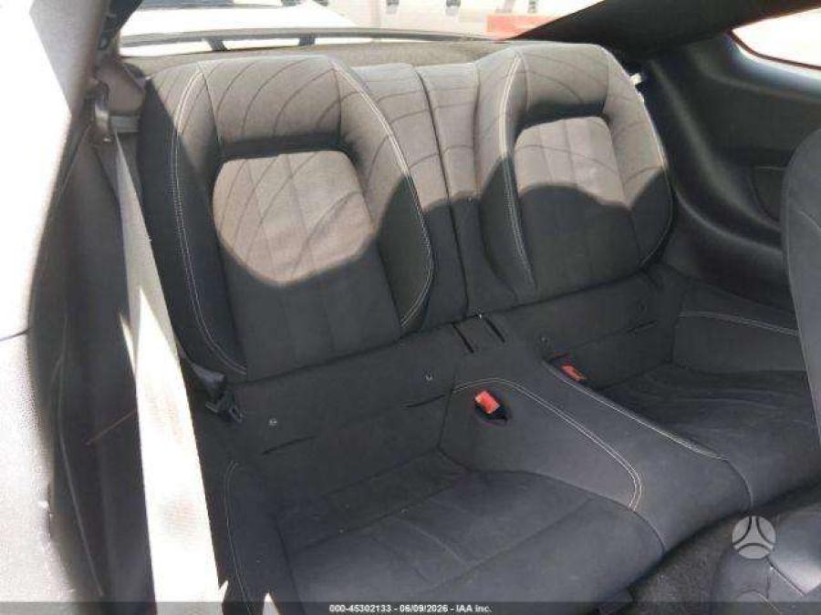 Pelēks Ford Mustang 2019 Klaipėda, ar dzinēja tilpumu 2.25 L un nobraukumu 142 tūkst. km par 7445 €, foto 9 vietnē AUTOMOTO.COM.LV