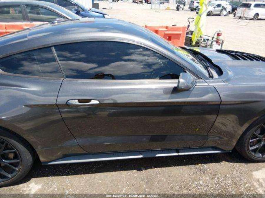 Pelēks Ford Mustang 2019 Klaipėda, ar dzinēja tilpumu 2.25 L un nobraukumu 142 tūkst. km par 7445 €, foto 14 vietnē AUTOMOTO.COM.LV