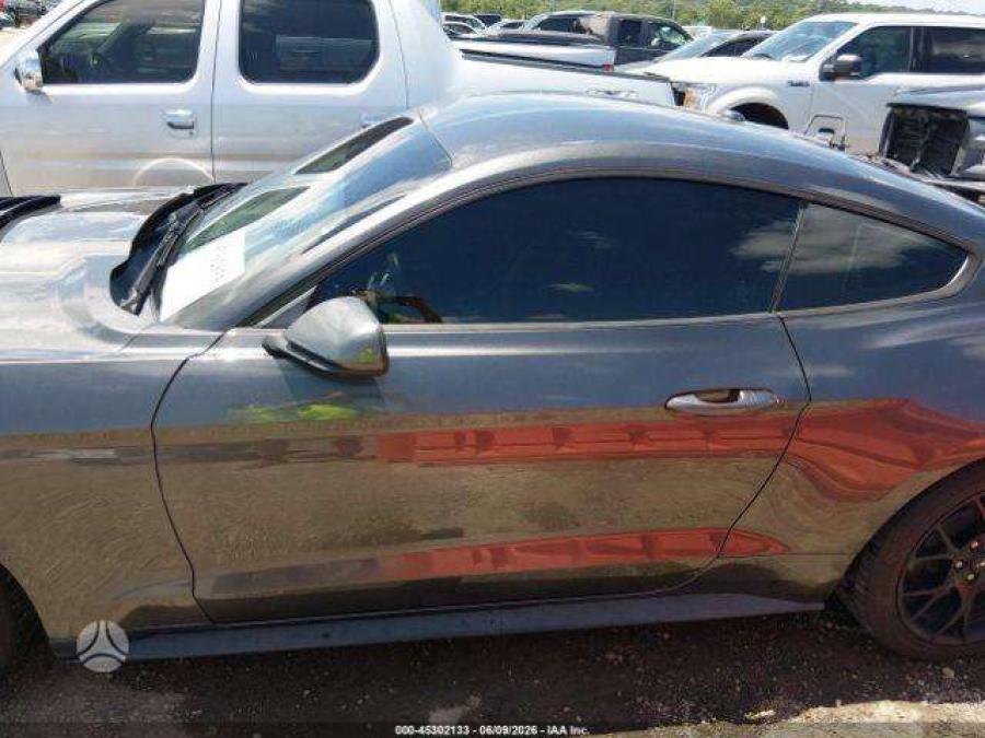 Pelēks Ford Mustang 2019 Klaipėda, ar dzinēja tilpumu 2.25 L un nobraukumu 142 tūkst. km par 7445 €, foto 15 vietnē AUTOMOTO.COM.LV