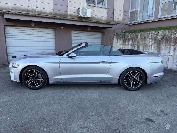 Pelēks Ford Mustang 2019 Viļņa, ar dzinēja tilpumu 2.25 L un nobraukumu 129 tūkst. km par 16400 €, foto 4 vietnē AUTOMOTO.COM.LV