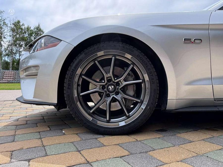 Grey Ford Mustang 2019 in Druskininkai, with an engine capacity of 4.95 L and mileage of 105 thousand km for 25047 €, photo 10 on AUTOMOTO.COM.LV