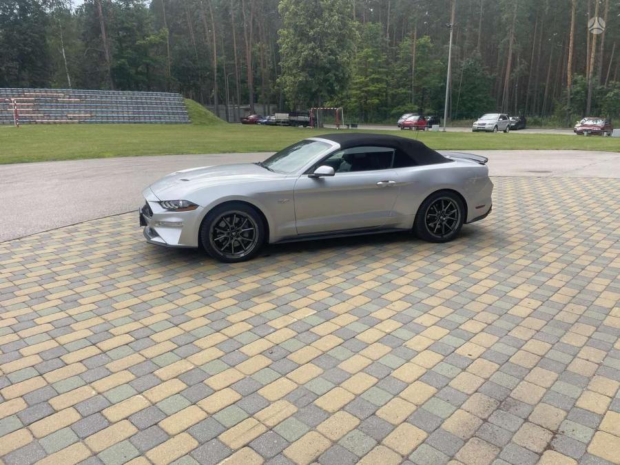 Grey Ford Mustang 2019 in Druskininkai, with an engine capacity of 4.95 L and mileage of 105 thousand km for 25047 €, photo 18 on AUTOMOTO.COM.LV