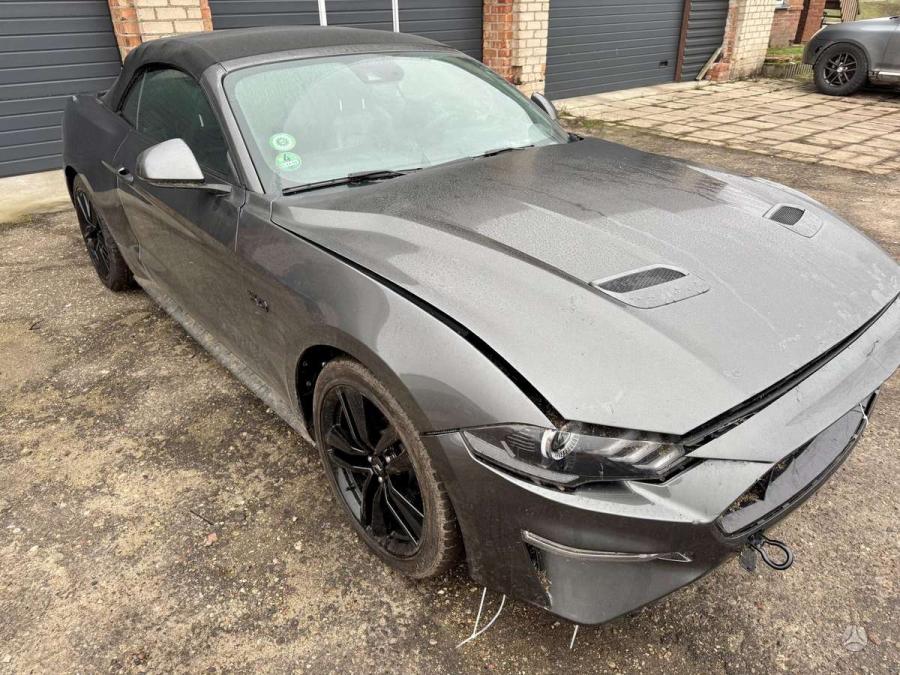 Grey Ford Mustang 2020 in Kaisiadorys, with an engine capacity of 5.00 L and mileage of 72 thousand km for 18750 €, photo 1 on AUTOMOTO.COM.LV