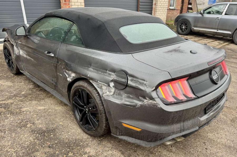 Grey Ford Mustang 2020 in Kaisiadorys, with an engine capacity of 5.00 L and mileage of 72 thousand km for 18750 €, photo 5 on AUTOMOTO.COM.LV