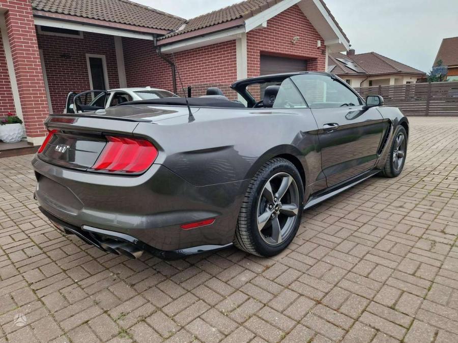Pelēks Ford Mustang 2020 Klaipėda, ar dzinēja tilpumu 4.95 L un nobraukumu 109 tūkst. km par 25900 €, foto 9 vietnē AUTOMOTO.COM.LV