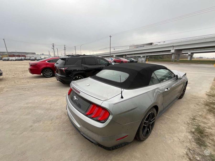 Grey Ford Mustang 2021 in Ukmerge, with an engine capacity of 2.25 L and mileage of 89 thousand km for 13490 €, photo 2 on AUTOMOTO.COM.LV