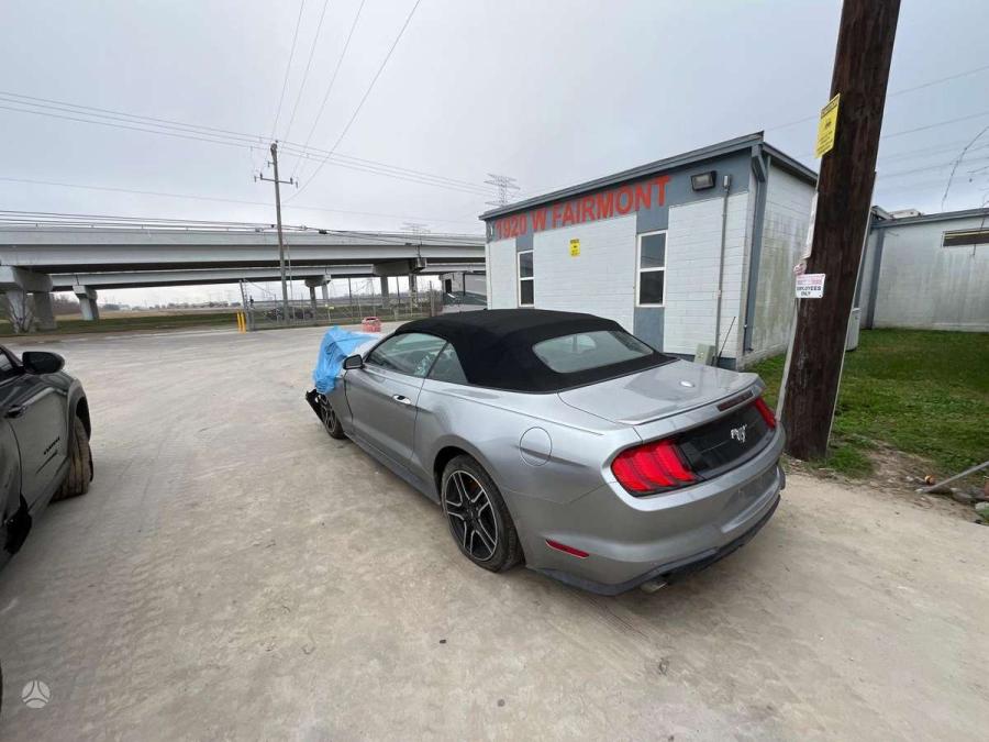 Grey Ford Mustang 2021 in Ukmerge, with an engine capacity of 2.25 L and mileage of 89 thousand km for 13490 €, photo 4 on AUTOMOTO.COM.LV