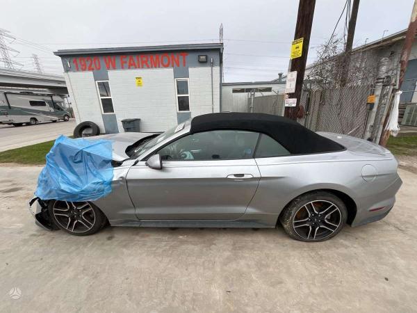 Grey Ford Mustang 2021 in Ukmerge, with an engine capacity of 2.25 L and mileage of 89 thousand km for 13490 €, photo 5 on AUTOMOTO.COM.LV