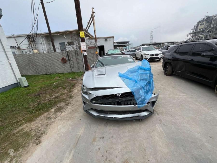 Grey Ford Mustang 2021 in Ukmerge, with an engine capacity of 2.25 L and mileage of 89 thousand km for 13490 €, photo 9 on AUTOMOTO.COM.LV