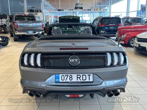 Pelēks Ford Mustang 2022 Tallina, ar dzinēja tilpumu 5.00 L un nobraukumu 25 tūkst. km par 39900 €, foto 3 vietnē AUTOMOTO.COM.LV