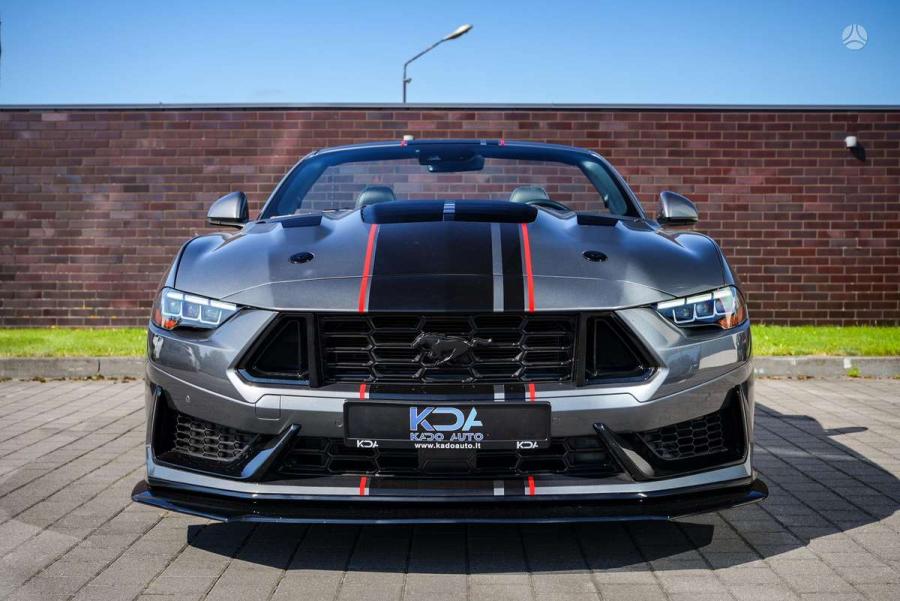 Pelēks Ford Mustang 2022 Marijampole, ar dzinēja tilpumu 5.04 L un nobraukumu 13 tūkst. km par 35450 €, foto 4 vietnē AUTOMOTO.COM.LV